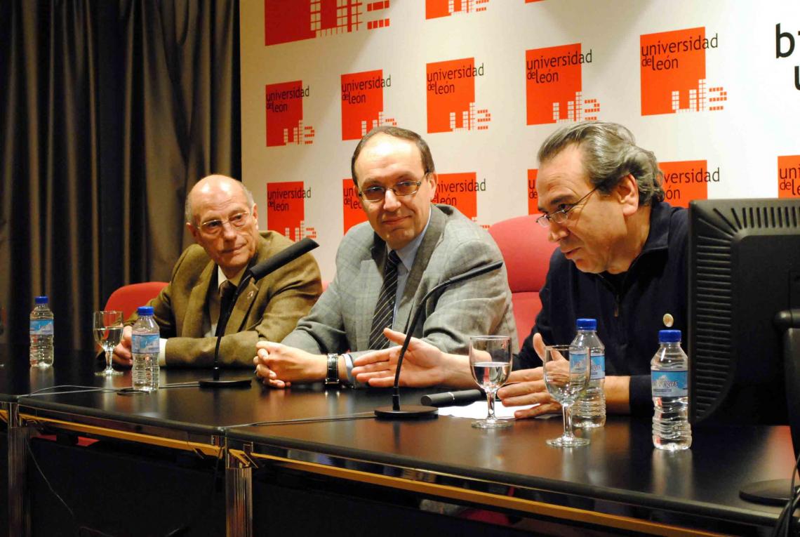 La ULE crea el aula 'Manuel Tejada' con una gran colección de vinilos ...