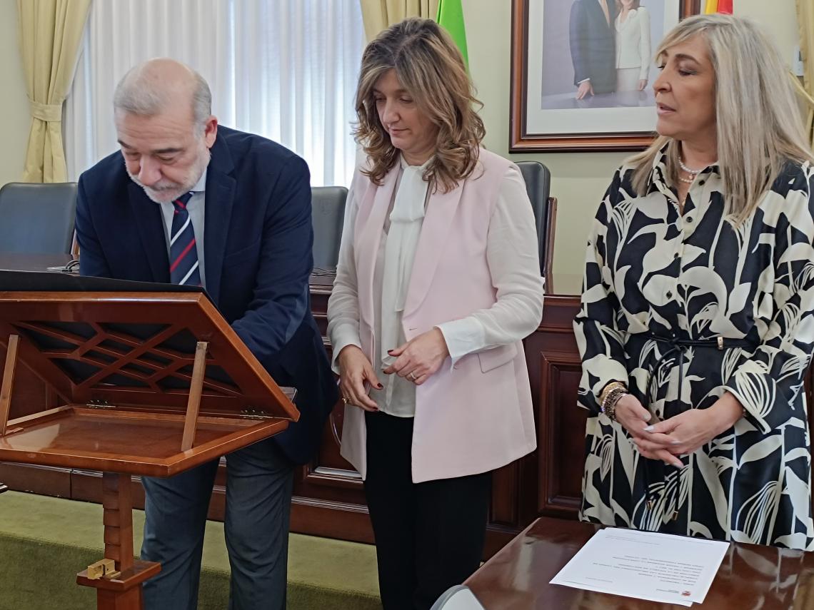Miguel Díaz y García Conlledo toma posesión como nuevo director de la ...